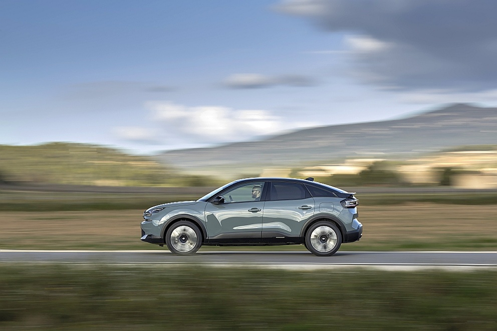 2025 Citroen C4 Hybrid: we własnej lidze | OTOMOTO News