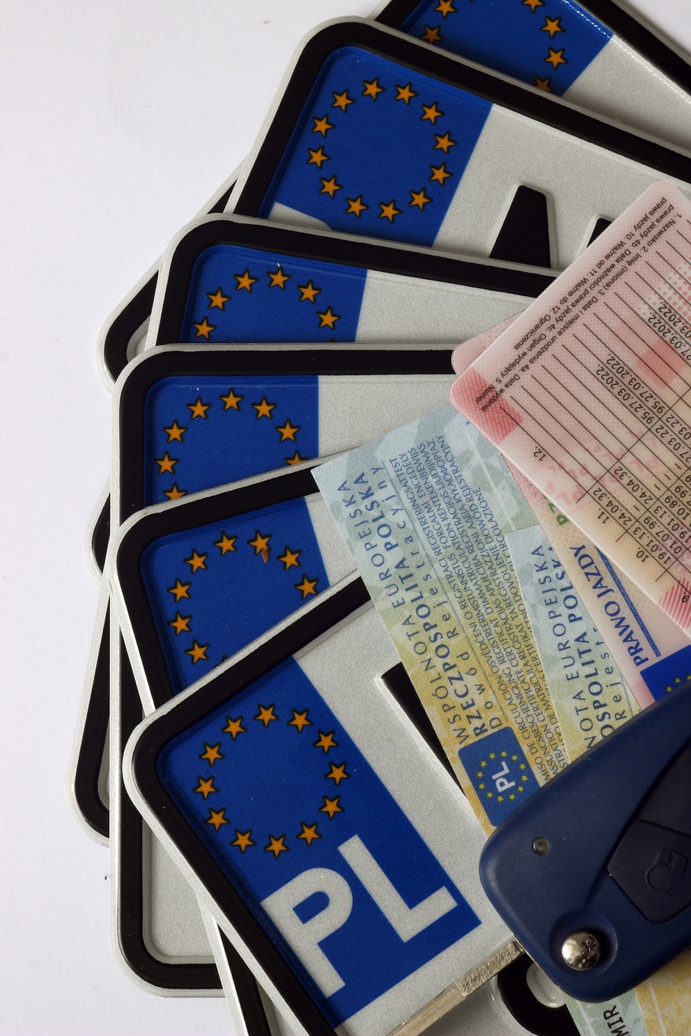 Tablice indywidualne po sprzedaży auta – czy można je zatrzymać ...
