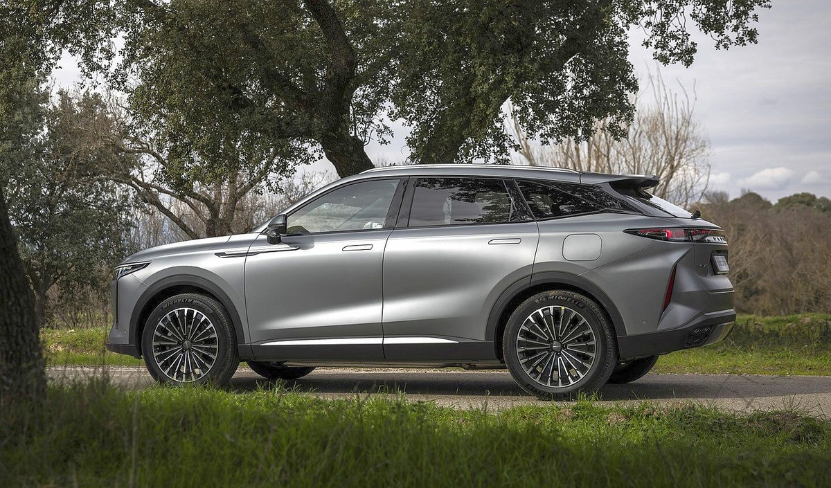Omoda 9 Super Hybrid: z kim rywalizuje? | OTOMOTO News
