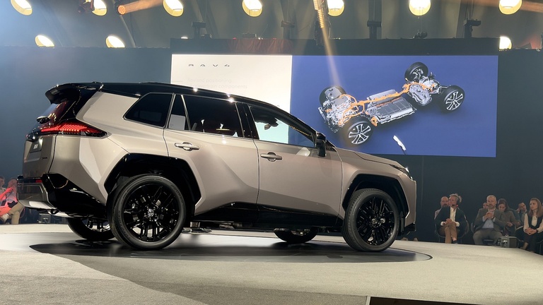 Nowa Toyota RAV4 już z sukcesem w Polsce | OTOMOTO News