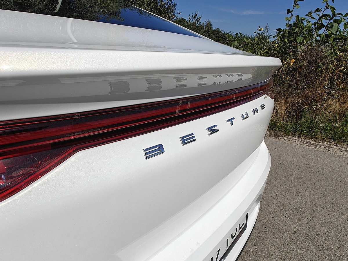 Bestune B70: test rywala Skody Superb | OTOMOTO News