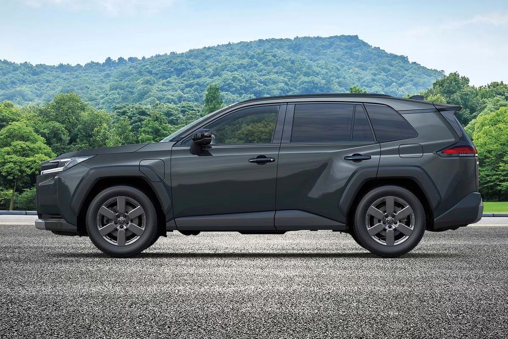 Nowe Suzuki Across to RAV4 w przebraniu | OTOMOTO News