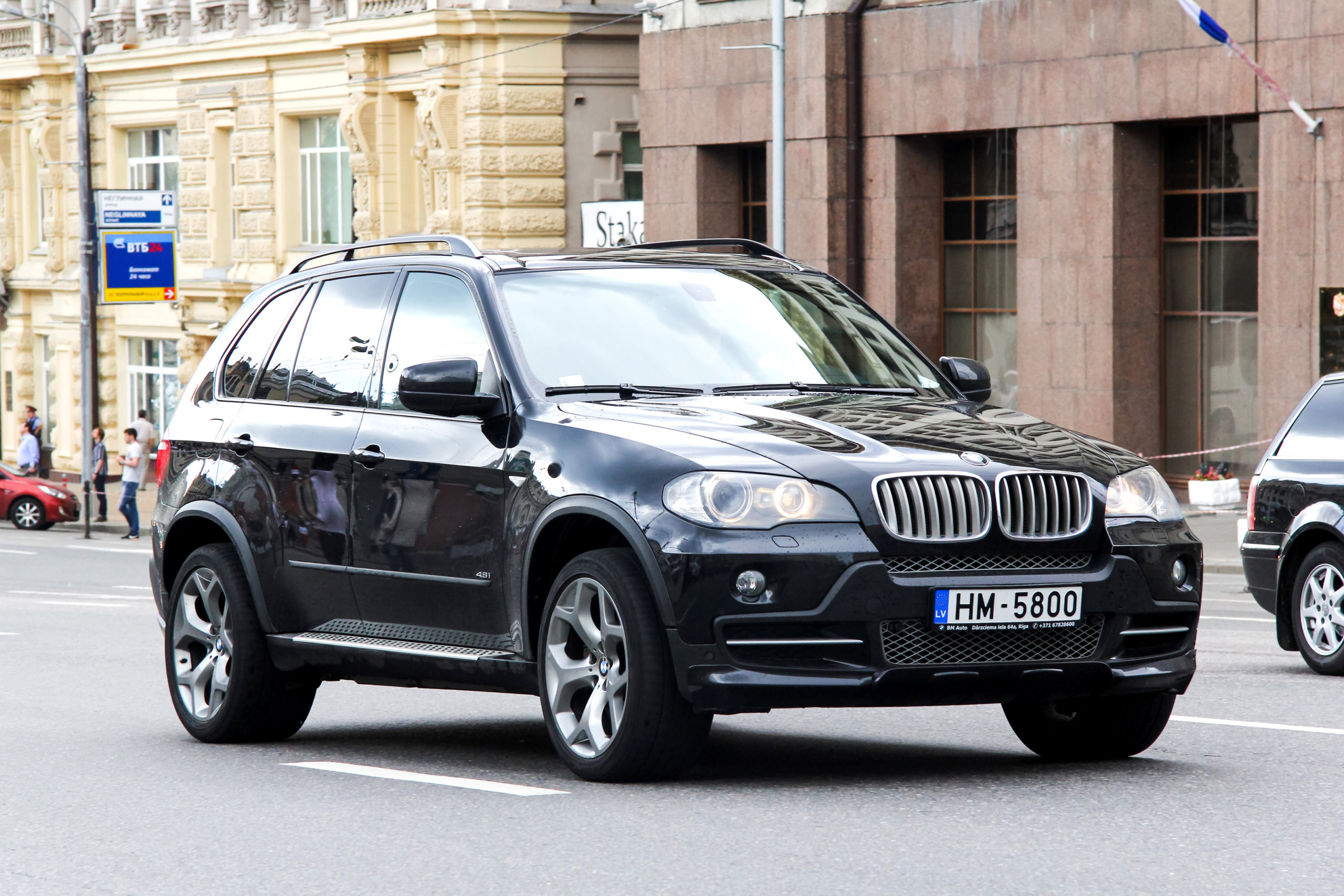 BMW X5 E70 – drapieżna bestia na asfalt | OTOMOTO News