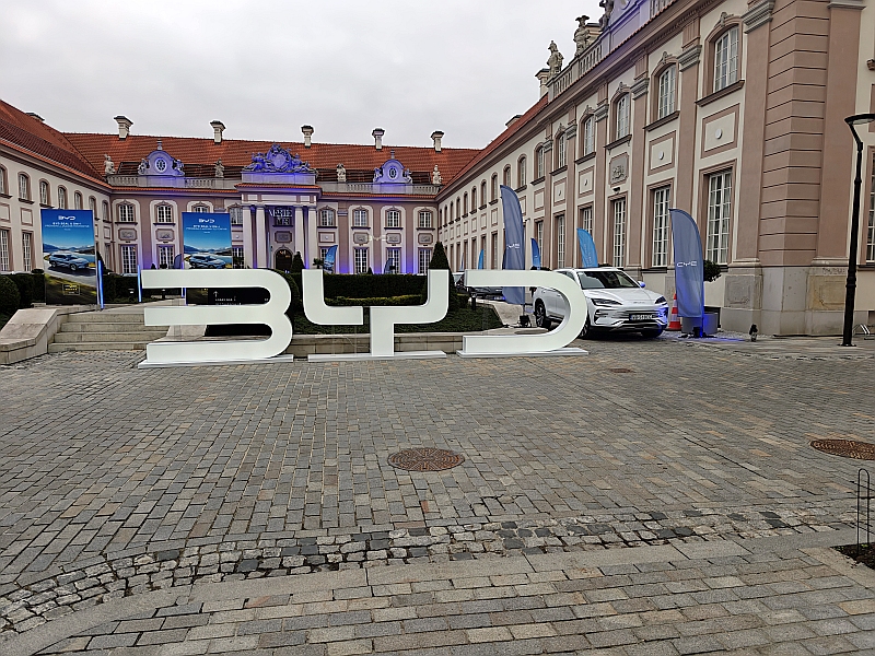 BYD w Polsce: 3 elektryki i hybryda plug-in | OTOMOTO News